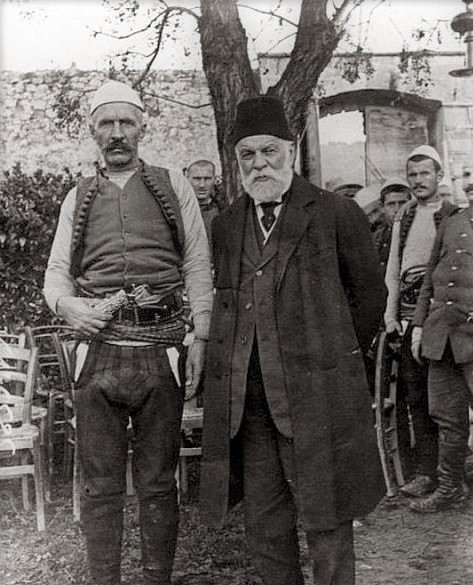 “Ismail Qemali took the flag from Naço, who held it in his own hands ...