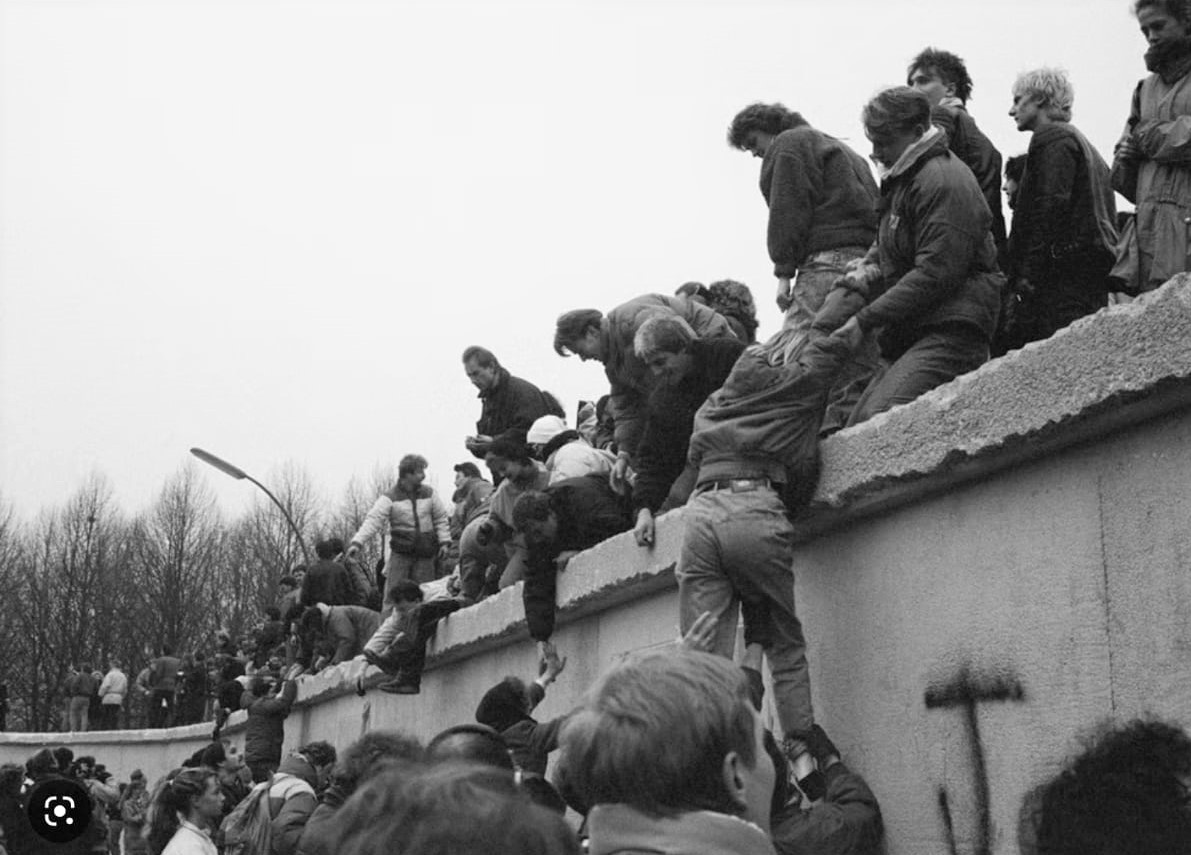 The Fall of the Berlin Wall / Testimonies of the last two people who ...