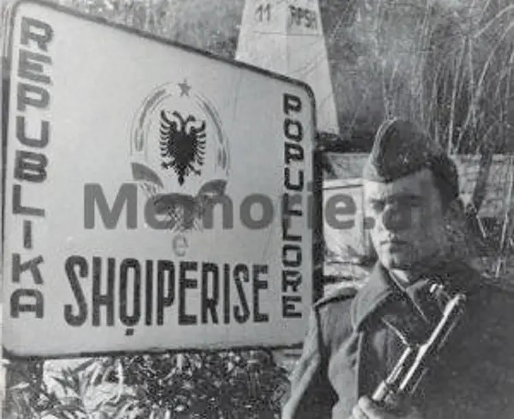 “Jugosllavia dërgoi ushtrinë në kufi, në Tuz një oficer i tha shoferëve ... “Jugosllavia dërgoi ushtrinë në kufi, në Tuz një oficer i tha shoferëve ...