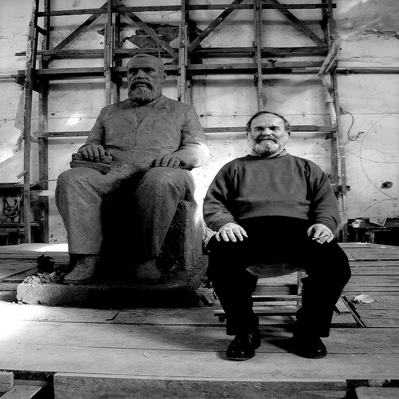 Akuzat ndaj artistëve dhe aktorëve të Teatrit Popullor: “Piktori i Ali ...