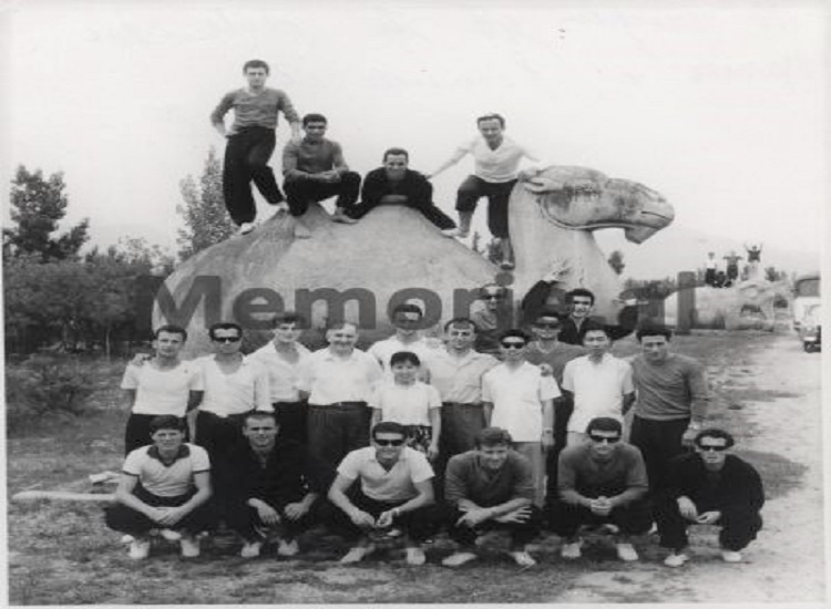 “From the great record holder Nih Çih Çin who collected cotton in Sauk ...
