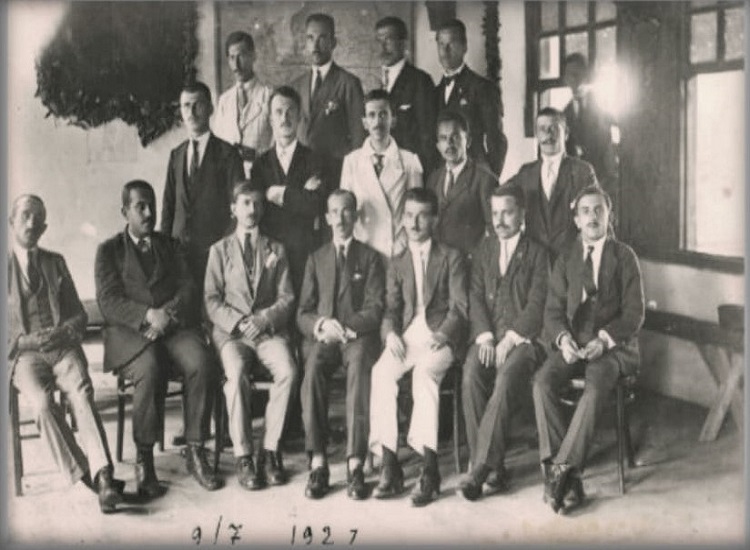 Teachers and students of the Albanian-American school in Tirana, in the years 1921-1925 – Memorie.al