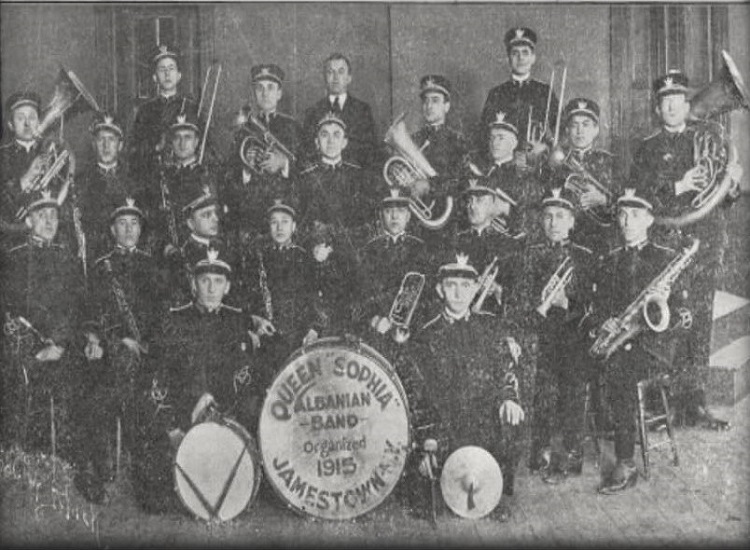 “Noli, i ktheu përgjigje Kristo Floqit, se ai dhe miku i tij Konica ...