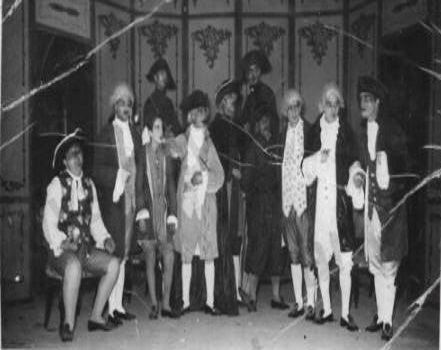 “Kur Ndrek Luca, shpalli ‘Laureat’ të festivalit, ish-të burgosurin ...