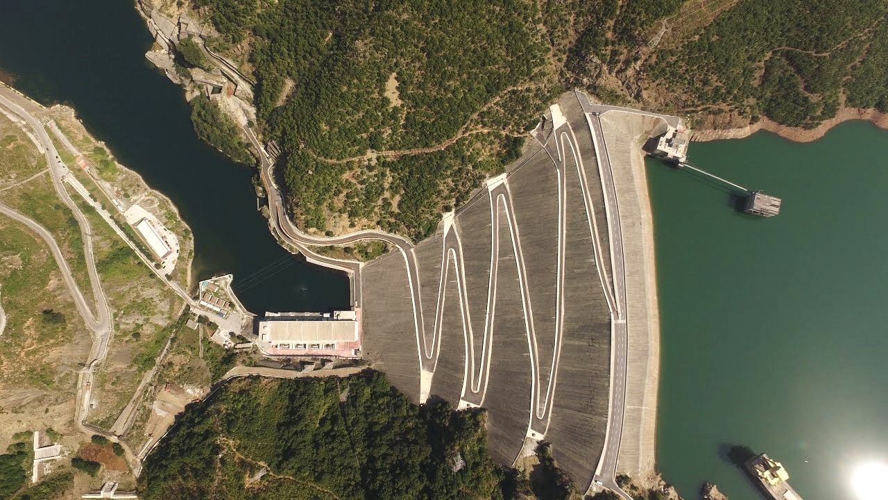 “The clays of the Fierza dam had more moisture, so much so that the ...